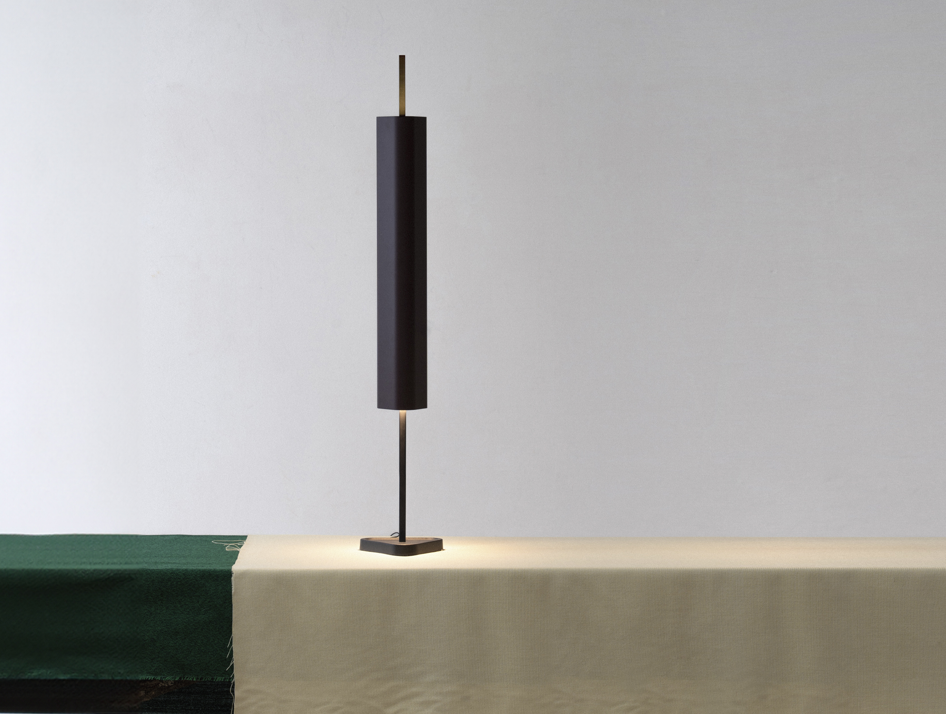 Explora Emi Table | Flos