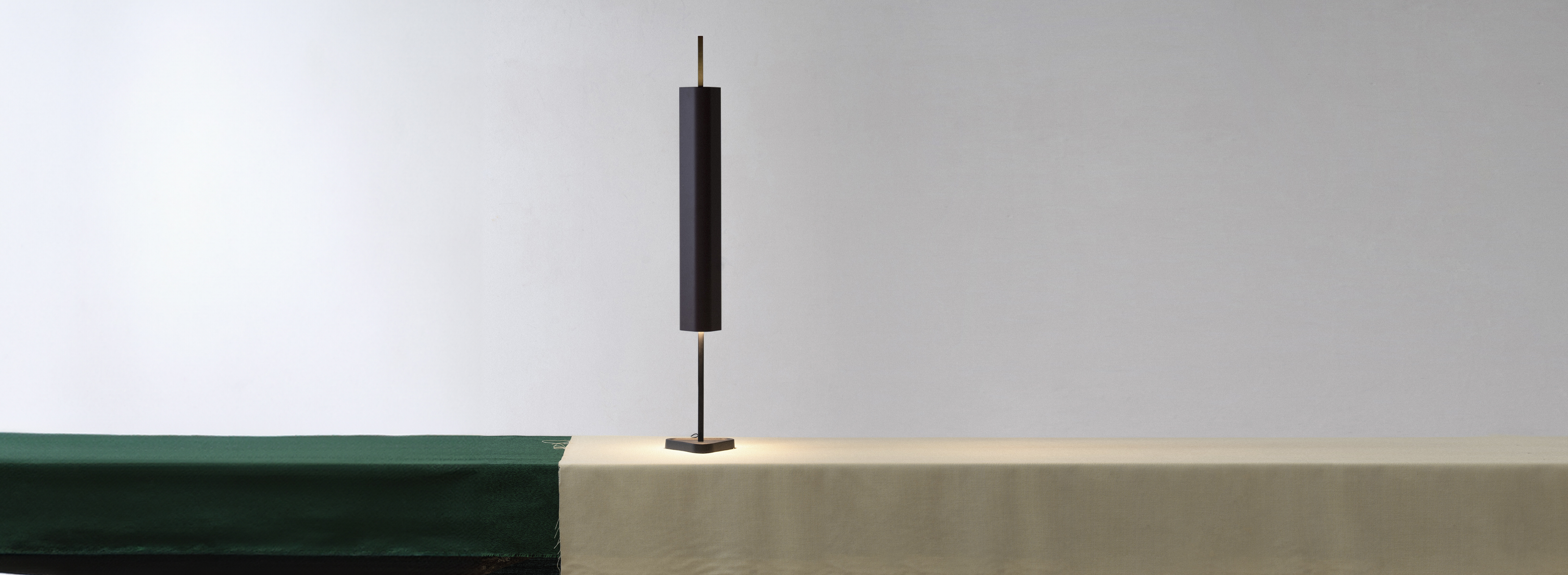 Explora Emi Table | Flos