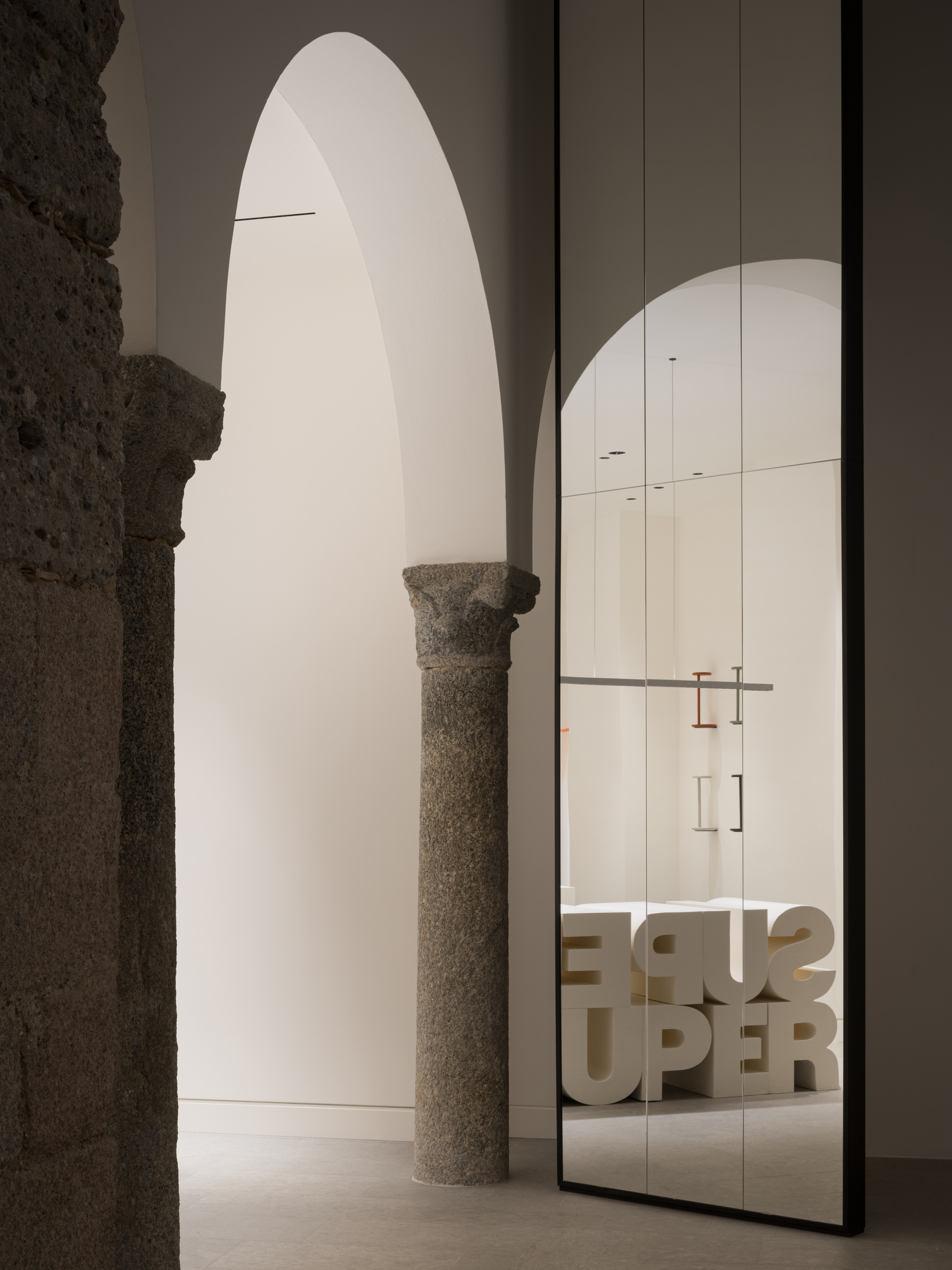 Milan Showroom | Flos